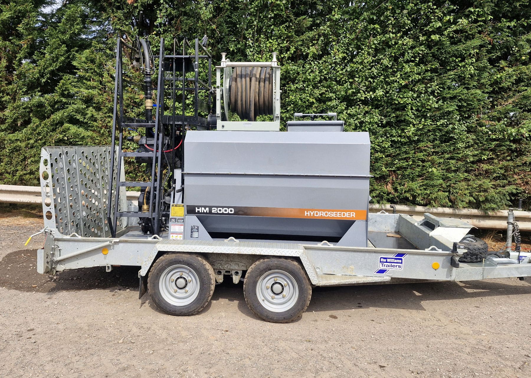 HM 2000 Hydroseeder - Hydro-app